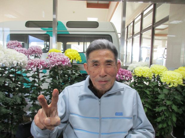 菊を飾らせていただきました